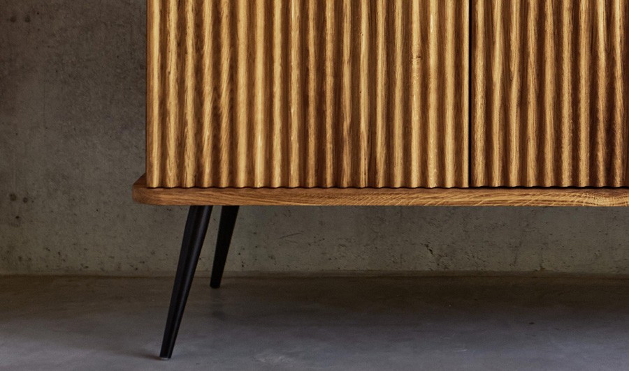 Bahut design en chêne massif avec 2 portes Tempo - House and Garden