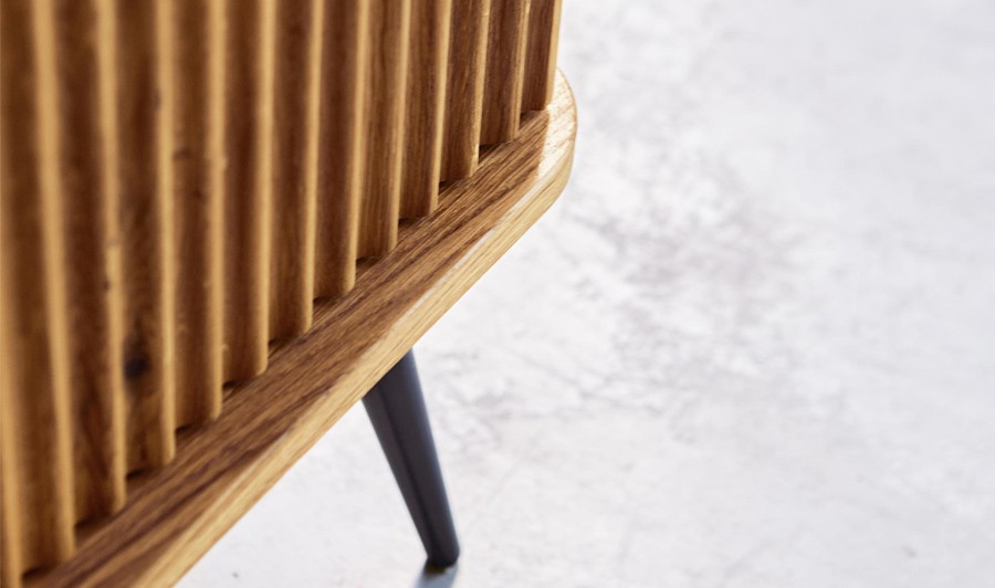 Bahut design en chêne massif avec 2 portes Tempo - House and Garden